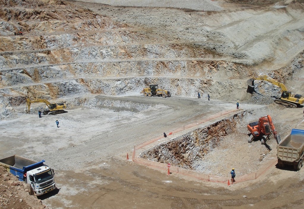 Preparación de Sitio, Construcción de Accesos y Plataformas - Toromocho ...