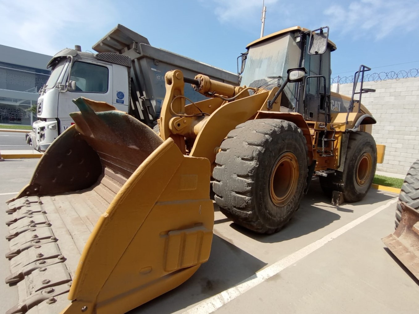 Cargador Frontal CATERPILLAR 966H | San Martín