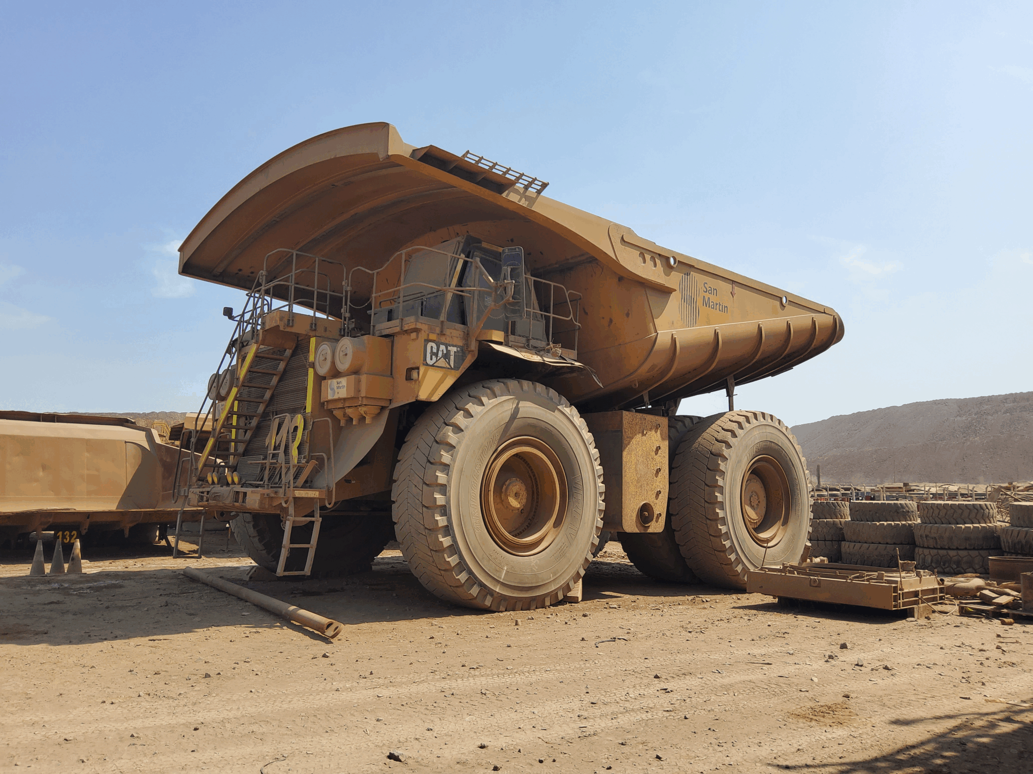 Camión fuera de carretera Caterpillar 793D | San Martín